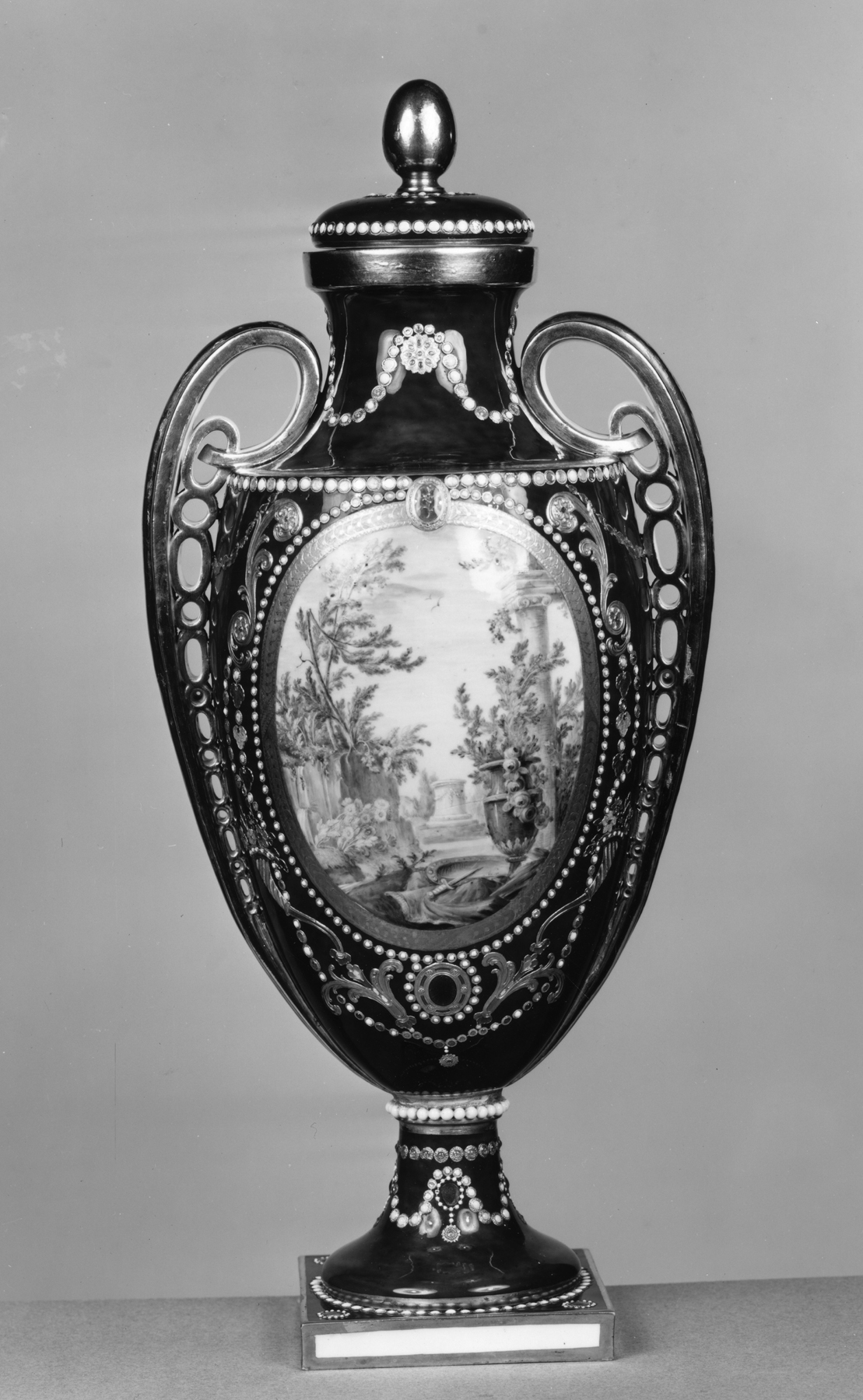 Oviform Vase (Vase Paris nouvelle forme) | The Walters Art Museum
