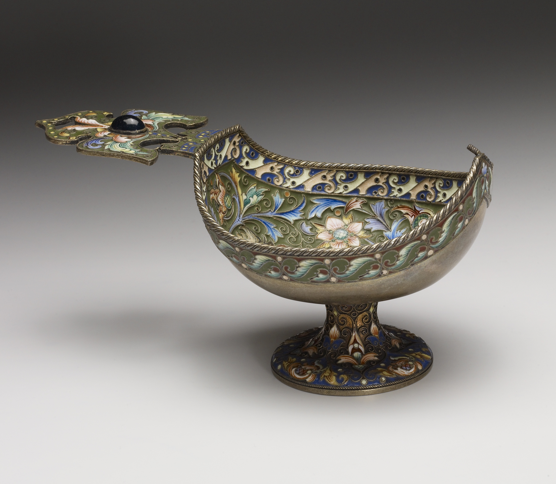 Footed Kovsh with Gamayn | The Walters Art Museum