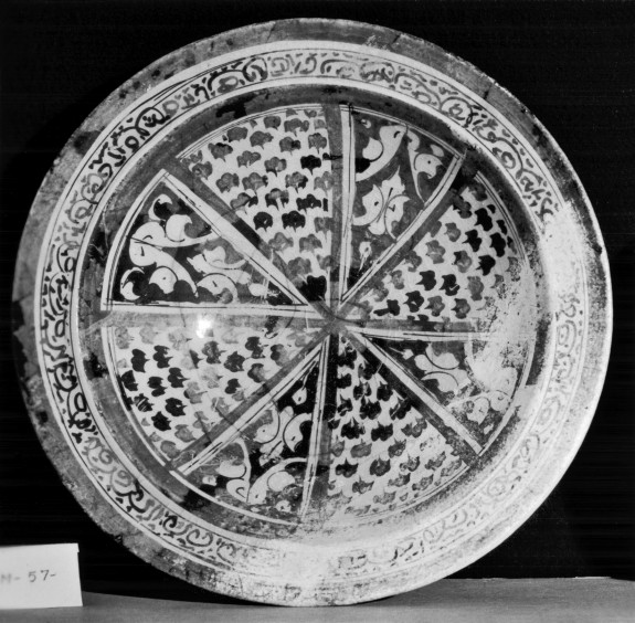 Raqqa Lusterware Bowl | 48.1044 | The Walters Art Museum